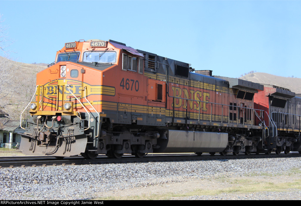 BNSF 4670